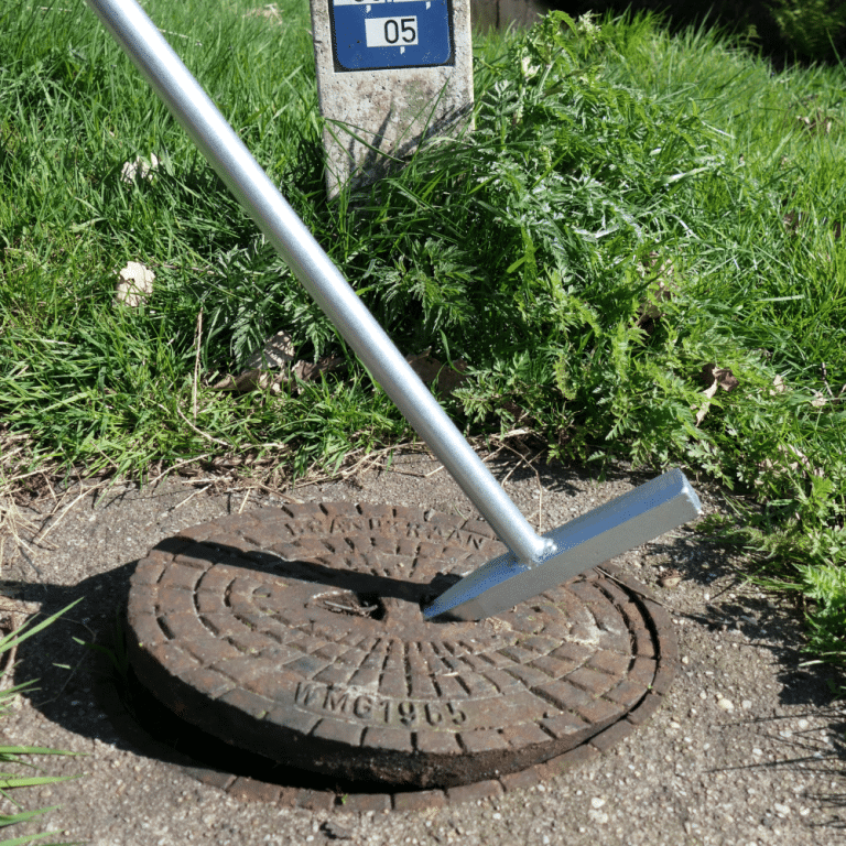 Magnetic Manhole Cover lifter with hammer - Magnetar THOR